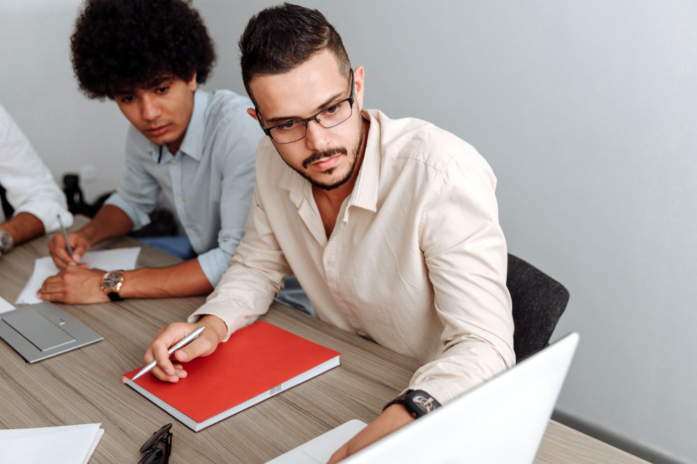 8 Considerations For Managing A Corporate Alumni Community